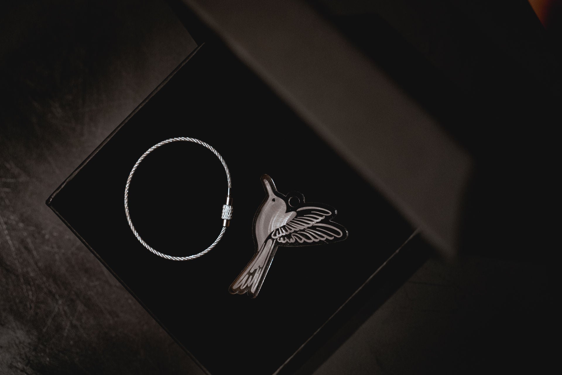 LUKAS SCHMIDT Kolibri Schlüsselanhänger – LUKAS SCHMIDT® Premium Weine